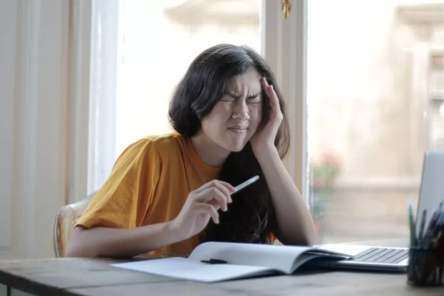 Sakit Kepala di Tengah-tengah Puasa? Lakuan Cara Mengatasi Pusing ...